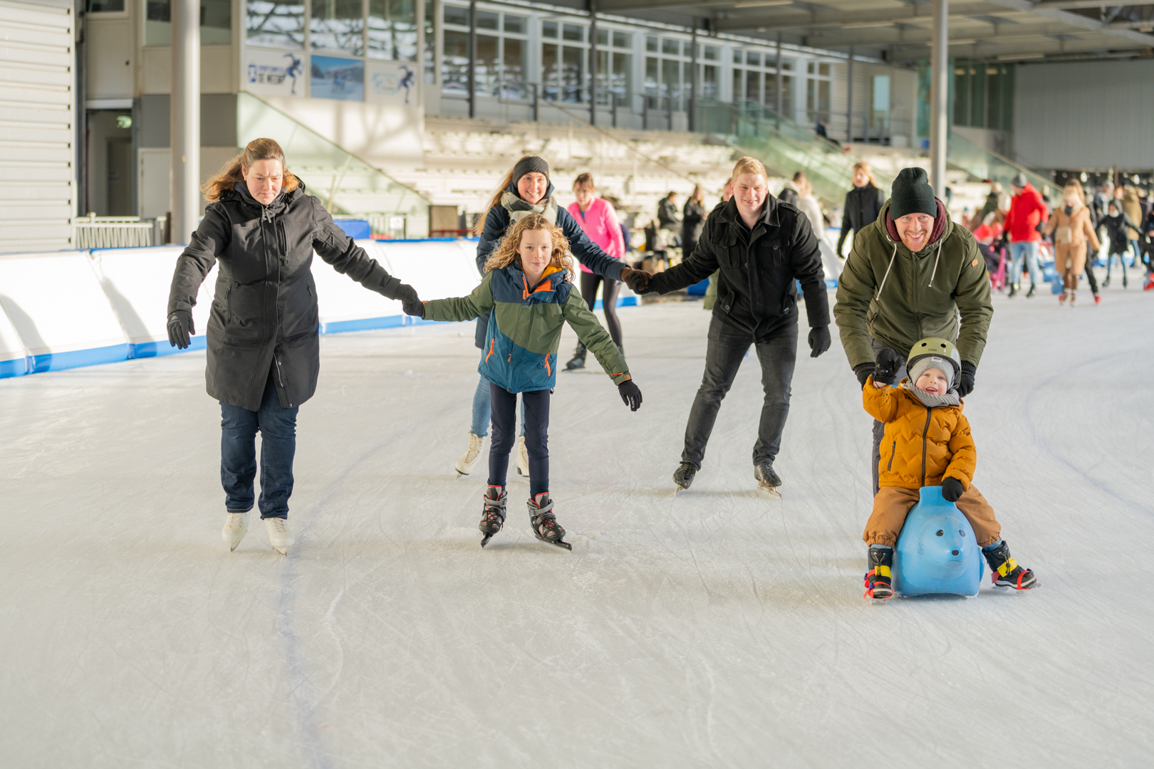 Wintersport in eigen land op ijsbaan De Meent - De Meent